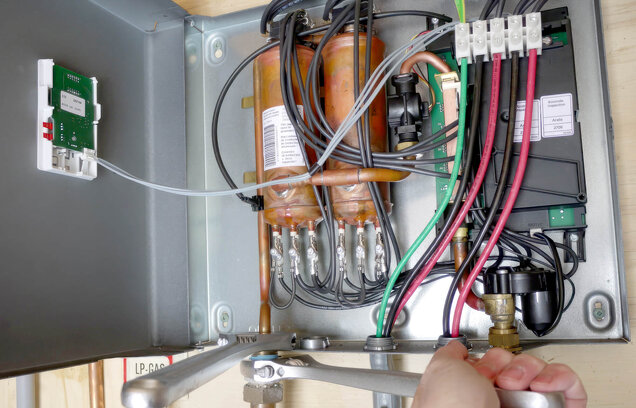 How Do Instantaneous Water Heaters Work? ‐ Big Blue Plumbing