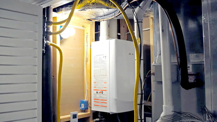 How Do Instantaneous Water Heaters Work? ‐ Big Blue Plumbing