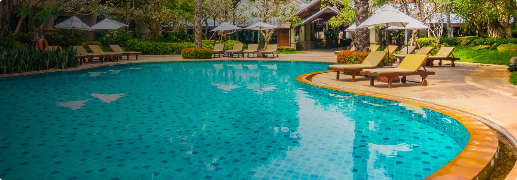 Custom Tiled Pools: Your Backyard Oasis Awaits ‐ Flamingo Pools